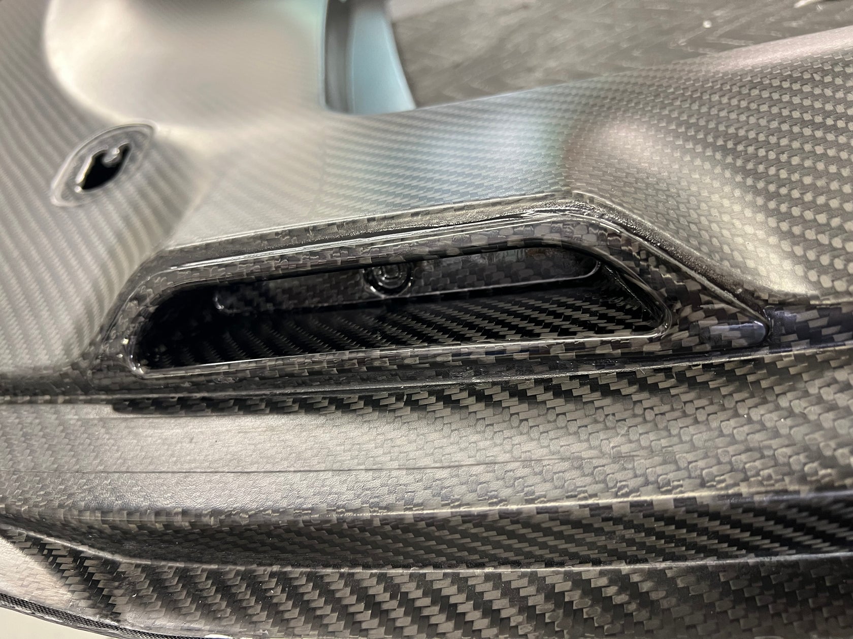 C7 Carbon hatch – Faircloth composites